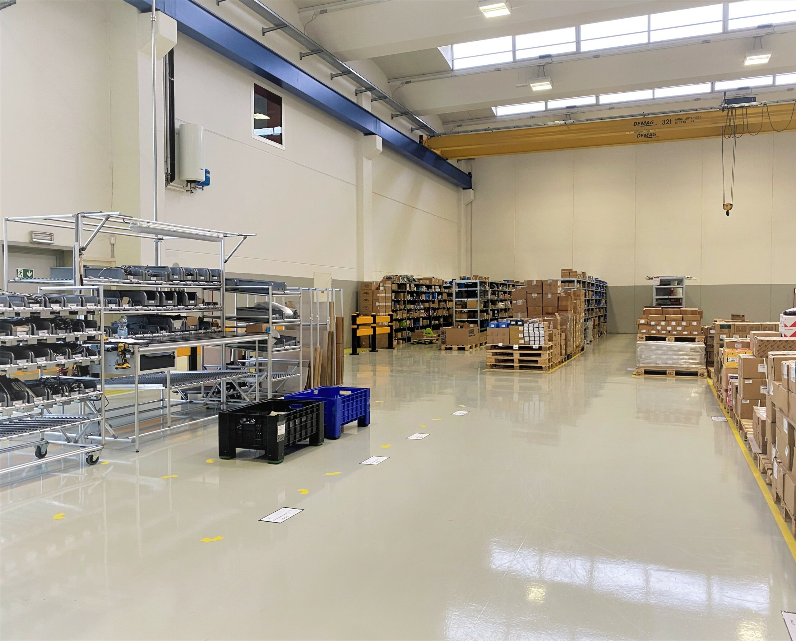 A new company headquarters with a logistics hub | Makeitalia